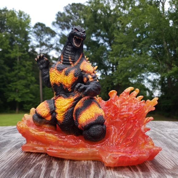 Diamond Select T | Toys | Diamond Select Toys Godzilla 995 Burning ...